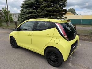 Yellow Toyota Aygo 2017 in Siauliai, with an engine capacity of 1.00 L and mileage of 140 thousand km for 5400 €, photo 6 on AUTOMOTO.COM.LV