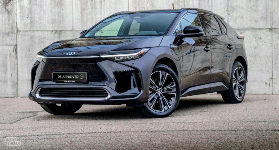 Melns Toyota bZ4X 2022 Šauļi, ar dzinēja tilpumu 0.00 L un nobraukumu 55 tūkst. km par 34999 €, foto 3 vietnē AUTOMOTO.COM.LV