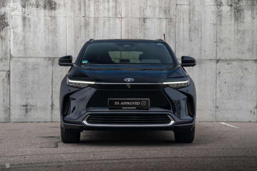 Melns Toyota bZ4X 2022 Šauļi, ar dzinēja tilpumu 0.00 L un nobraukumu 55 tūkst. km par 34999 €, foto 6 vietnē AUTOMOTO.COM.LV