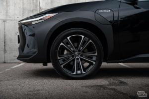 Melns Toyota bZ4X 2022 Šauļi, ar dzinēja tilpumu 0.00 L un nobraukumu 55 tūkst. km par 34999 €, foto 8 vietnē AUTOMOTO.COM.LV