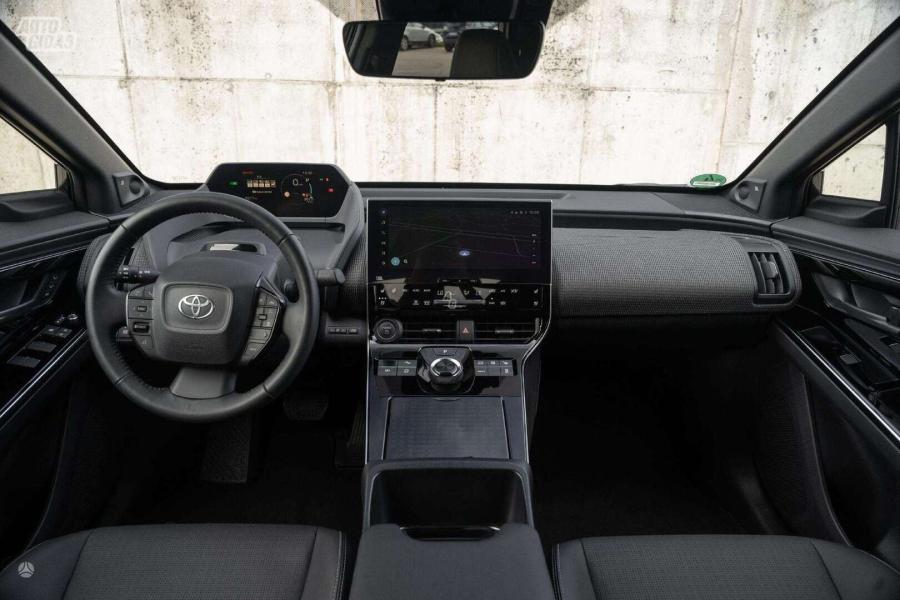 Melns Toyota bZ4X 2022 Šauļi, ar dzinēja tilpumu 0.00 L un nobraukumu 55 tūkst. km par 34999 €, foto 10 vietnē AUTOMOTO.COM.LV