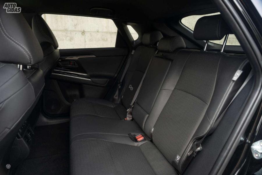 Melns Toyota bZ4X 2022 Šauļi, ar dzinēja tilpumu 0.00 L un nobraukumu 55 tūkst. km par 34999 €, foto 11 vietnē AUTOMOTO.COM.LV