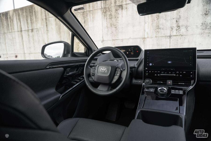Melns Toyota bZ4X 2022 Šauļi, ar dzinēja tilpumu 0.00 L un nobraukumu 55 tūkst. km par 34999 €, foto 13 vietnē AUTOMOTO.COM.LV