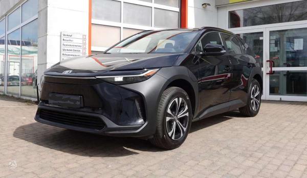 Melns Toyota bZ4X 2023 Kauņa, ar dzinēja tilpumu 0.00 L un nobraukumu 222 tūkst. km par 17000 €, foto 1 vietnē AUTOMOTO.COM.LV