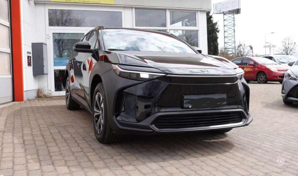 Melns Toyota bZ4X 2023 Kauņa, ar dzinēja tilpumu 0.00 L un nobraukumu 222 tūkst. km par 17000 €, foto 2 vietnē AUTOMOTO.COM.LV