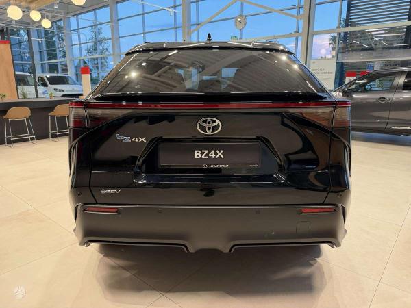 Melns Toyota bZ4X 2026 Panevēža, ar dzinēja tilpumu 0.00 L un nobraukumu 1 tūkst. km par 41550 €, foto 5 vietnē AUTOMOTO.COM.LV