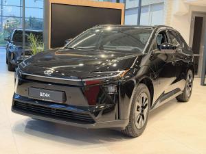Melns Toyota bZ4X 2026 Panevēža, ar dzinēja tilpumu 0.00 L un nobraukumu 1 tūkst. km par 41550 €, foto  vietnē AUTOMOTO.COM.LV