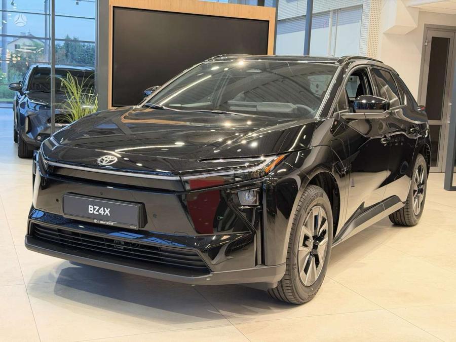 Melns Toyota bZ4X 2026 Panevēža, ar dzinēja tilpumu 0.00 L un nobraukumu 1 tūkst. km par 41550 €, foto 1 vietnē AUTOMOTO.COM.LV
