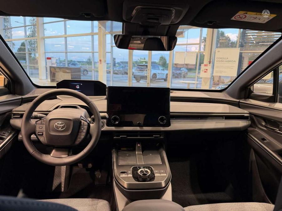 Melns Toyota bZ4X 2026 Panevēža, ar dzinēja tilpumu 0.00 L un nobraukumu 1 tūkst. km par 41550 €, foto 19 vietnē AUTOMOTO.COM.LV