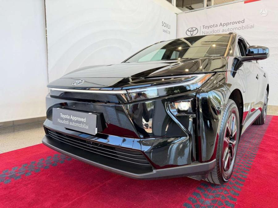 Black Toyota bZ4X 2026 in Siauliai, with an engine capacity of 0.00 L and mileage of 6 thousand km for 42900 €, photo 28 on AUTOMOTO.COM.LV