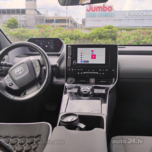 Melns Toyota bZ4X 2023 Tallina, ar dzinēja tilpumu 0.00 L un nobraukumu 168 tūkst. km par 27500 €, foto 1 vietnē AUTOMOTO.COM.LV