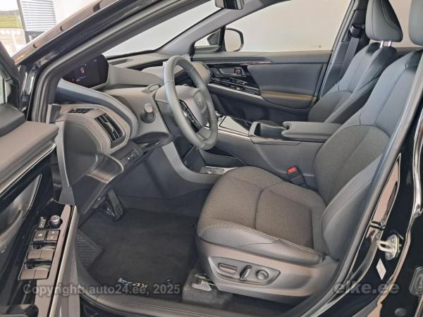 Black Toyota bZ4X 2025 in Narva, with an engine capacity of 0.00 L and mileage of 8 thousand km for 42890 €, photo 11 on AUTOMOTO.COM.LV