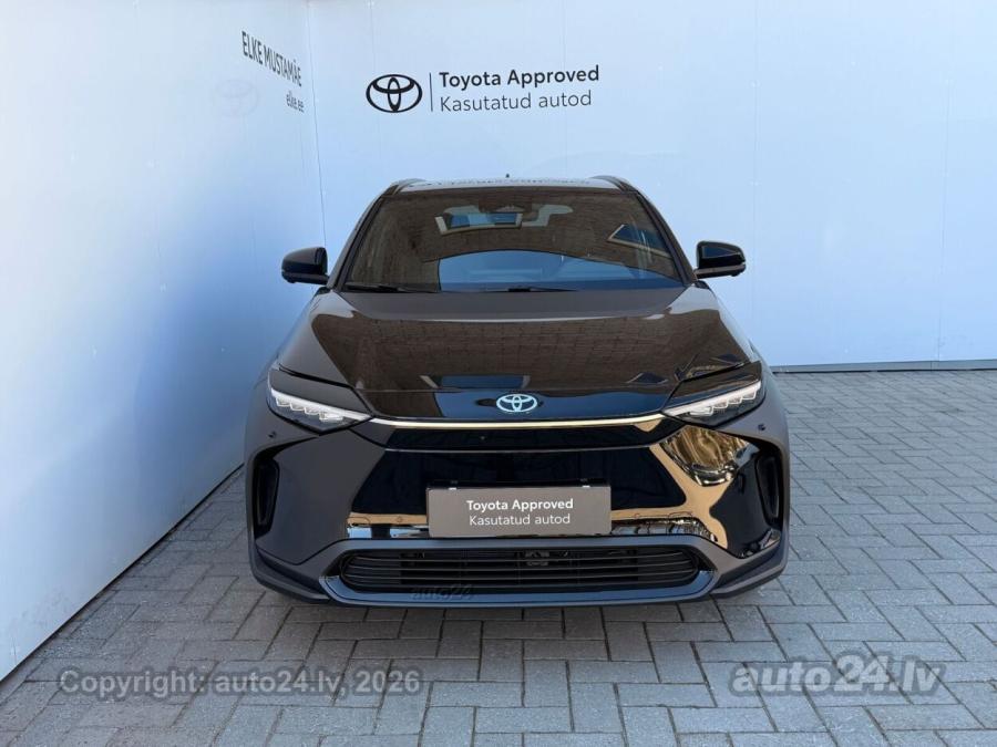 Melns Toyota bZ4X 2025 Tallina, ar dzinēja tilpumu 0.00 L un nobraukumu 3 tūkst. km par 39995 €, foto 5 vietnē AUTOMOTO.COM.LV