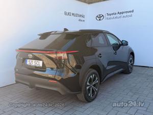 Melns Toyota bZ4X 2025 Tallina, ar dzinēja tilpumu 0.00 L un nobraukumu 3 tūkst. km par 39995 €, foto 2 vietnē AUTOMOTO.COM.LV
