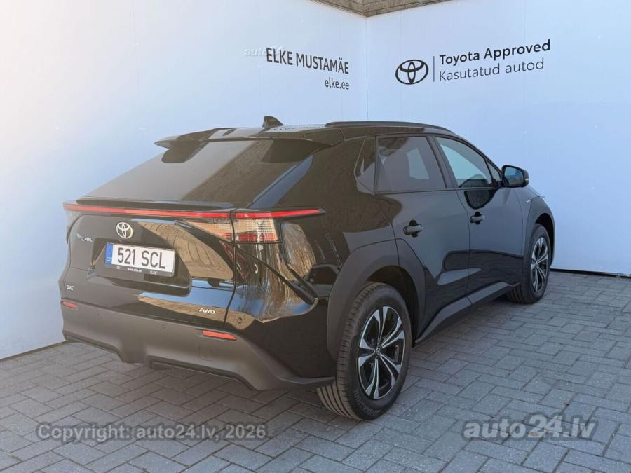 Melns Toyota bZ4X 2025 Tallina, ar dzinēja tilpumu 0.00 L un nobraukumu 3 tūkst. km par 39995 €, foto 2 vietnē AUTOMOTO.COM.LV