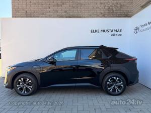 Melns Toyota bZ4X 2025 Tallina, ar dzinēja tilpumu 0.00 L un nobraukumu 3 tūkst. km par 39995 €, foto 3 vietnē AUTOMOTO.COM.LV