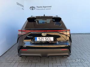 Melns Toyota bZ4X 2025 Tallina, ar dzinēja tilpumu 0.00 L un nobraukumu 3 tūkst. km par 39995 €, foto 4 vietnē AUTOMOTO.COM.LV