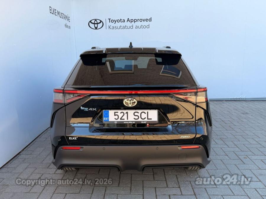 Melns Toyota bZ4X 2025 Tallina, ar dzinēja tilpumu 0.00 L un nobraukumu 3 tūkst. km par 39995 €, foto 4 vietnē AUTOMOTO.COM.LV