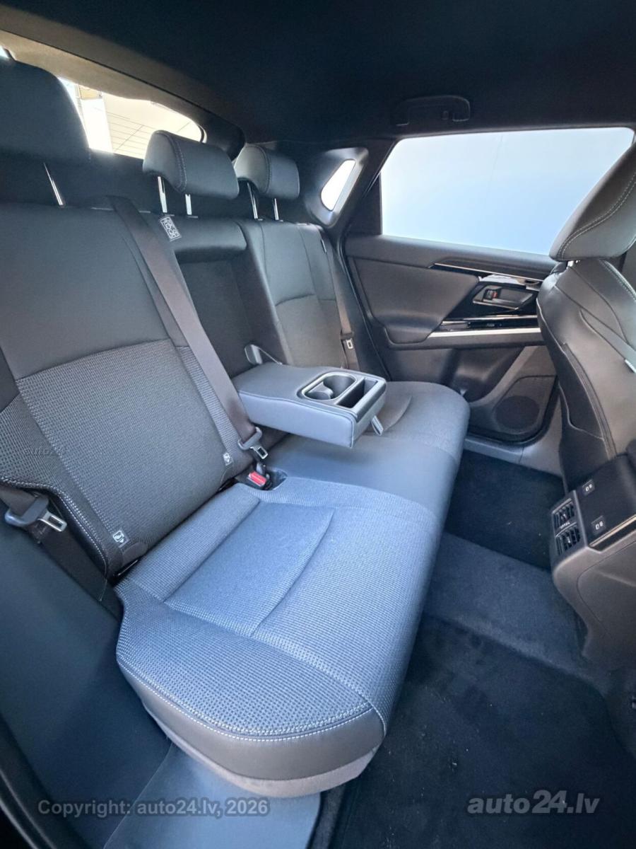Melns Toyota bZ4X 2025 Tallina, ar dzinēja tilpumu 0.00 L un nobraukumu 3 tūkst. km par 39995 €, foto 7 vietnē AUTOMOTO.COM.LV