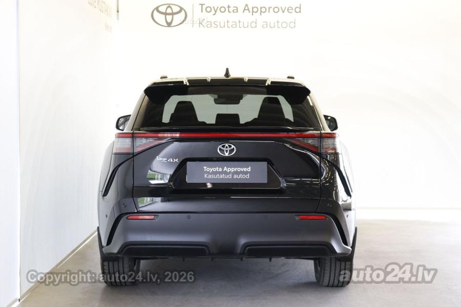 Black Toyota bZ4X 2025 in Tallinn, with an engine capacity of 0.00 L and mileage of 30 thousand km for 36990 €, photo 5 on AUTOMOTO.COM.LV