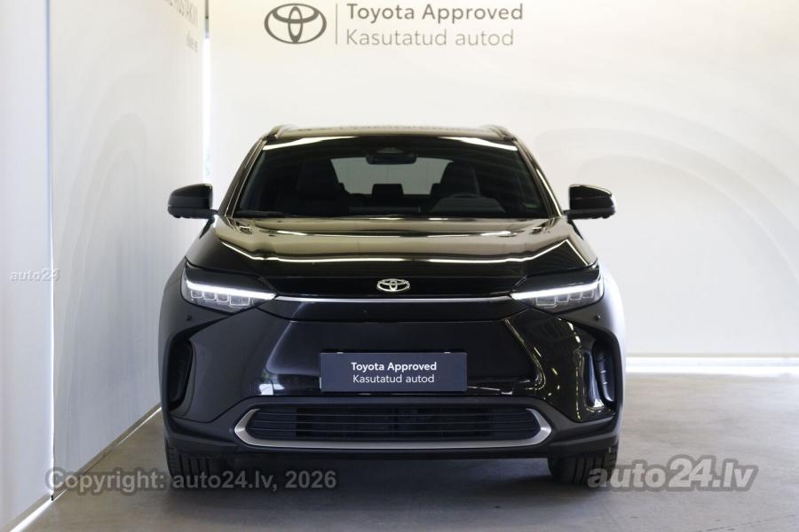 Black Toyota bZ4X 2025 in Tallinn, with an engine capacity of 0.00 L and mileage of 30 thousand km for 36990 €, photo 6 on AUTOMOTO.COM.LV