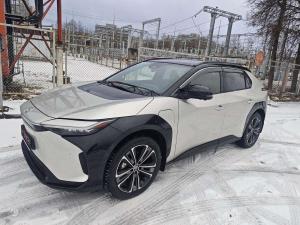 Pelēks Toyota bZ4X 2023 Viļņa, ar dzinēja tilpumu 0.00 L un nobraukumu 33 tūkst. km par 28850 €, foto  vietnē AUTOMOTO.COM.LV