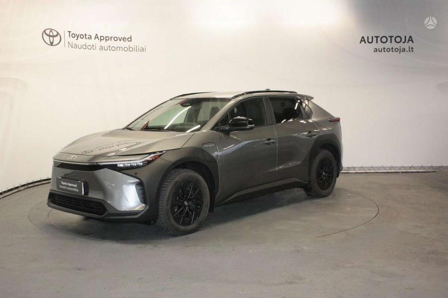 Pelēks Toyota bZ4X 2023 Kauņa, ar dzinēja tilpumu 0.00 L un nobraukumu 44 tūkst. km par 30900 €, foto 1 vietnē AUTOMOTO.COM.LV