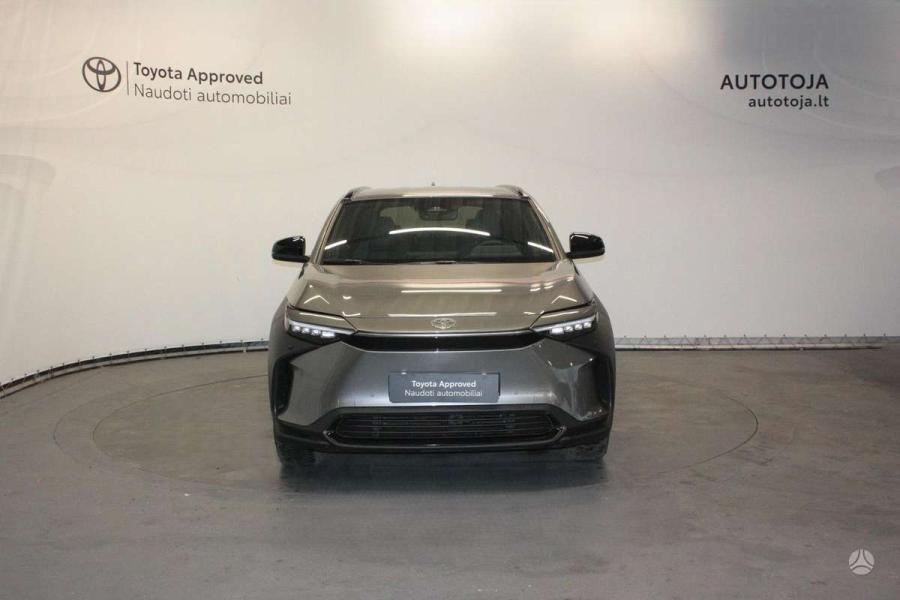 Pelēks Toyota bZ4X 2023 Kauņa, ar dzinēja tilpumu 0.00 L un nobraukumu 44 tūkst. km par 30900 €, foto 6 vietnē AUTOMOTO.COM.LV
