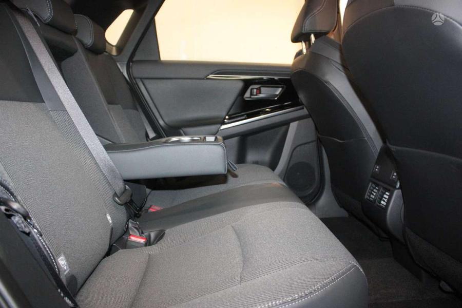 Pelēks Toyota bZ4X 2023 Kauņa, ar dzinēja tilpumu 0.00 L un nobraukumu 44 tūkst. km par 30900 €, foto 8 vietnē AUTOMOTO.COM.LV