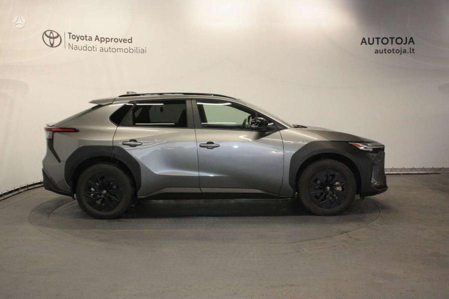 Pelēks Toyota bZ4X 2023 Kauņa, ar dzinēja tilpumu 0.00 L un nobraukumu 44 tūkst. km par 30900 €, foto 17 vietnē AUTOMOTO.COM.LV