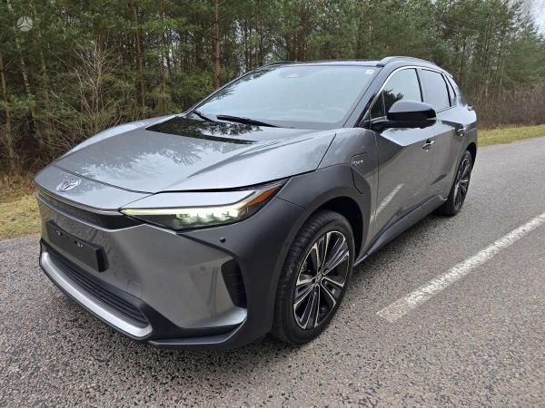 Pelēks Toyota bZ4X 2025 Prienai, ar dzinēja tilpumu 0.00 L un nobraukumu 6 tūkst. km par 34000 €, foto 1 vietnē AUTOMOTO.COM.LV