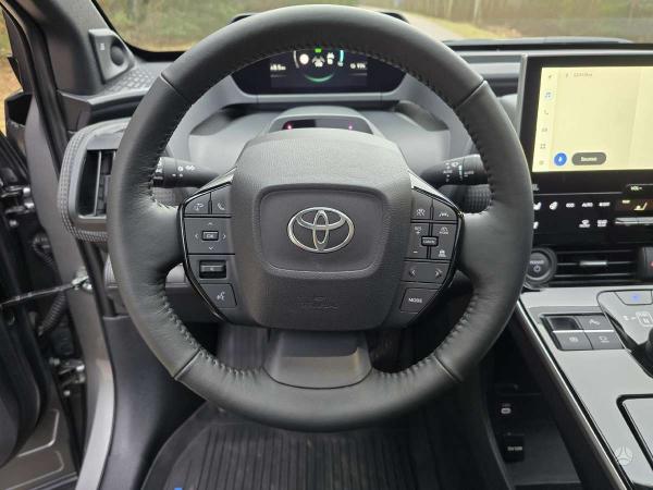 Pelēks Toyota bZ4X 2025 Prienai, ar dzinēja tilpumu 0.00 L un nobraukumu 6 tūkst. km par 29000 €, foto 11 vietnē AUTOMOTO.COM.LV