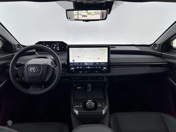 Pelēks Toyota bZ4X 2025 Viļņa, ar dzinēja tilpumu 0.00 L un nobraukumu 888 tūkst. km par 42900 €, foto 8 vietnē AUTOMOTO.COM.LV