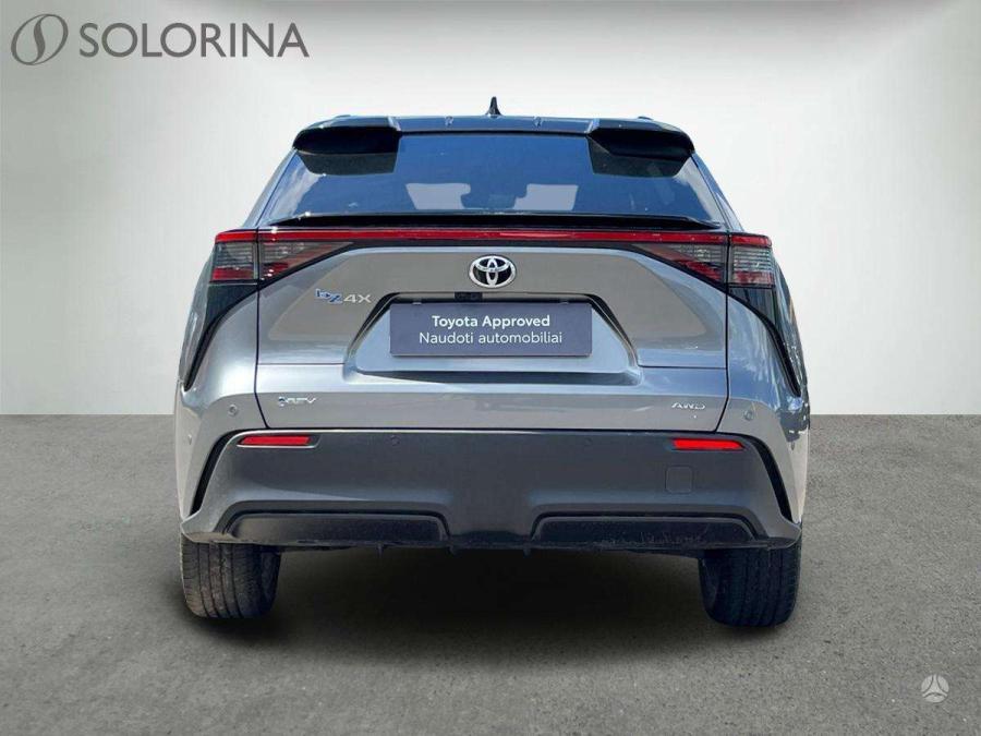 Pelēks Toyota bZ4X 2025 Klaipėda, ar dzinēja tilpumu 0.00 L un nobraukumu 2 tūkst. km par 42990 €, foto 5 vietnē AUTOMOTO.COM.LV