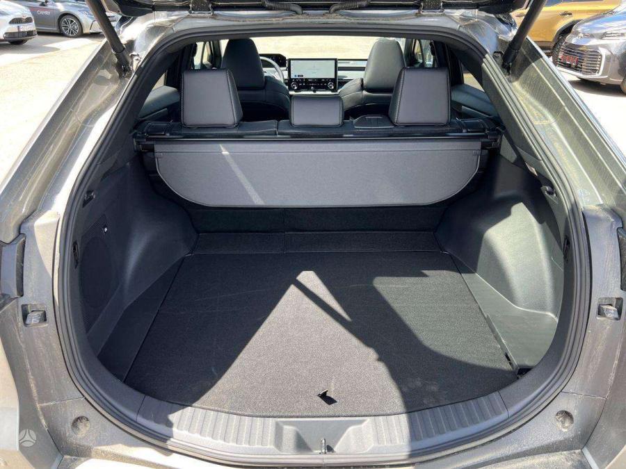 Pelēks Toyota bZ4X 2025 Klaipėda, ar dzinēja tilpumu 0.00 L un nobraukumu 2 tūkst. km par 42990 €, foto 11 vietnē AUTOMOTO.COM.LV