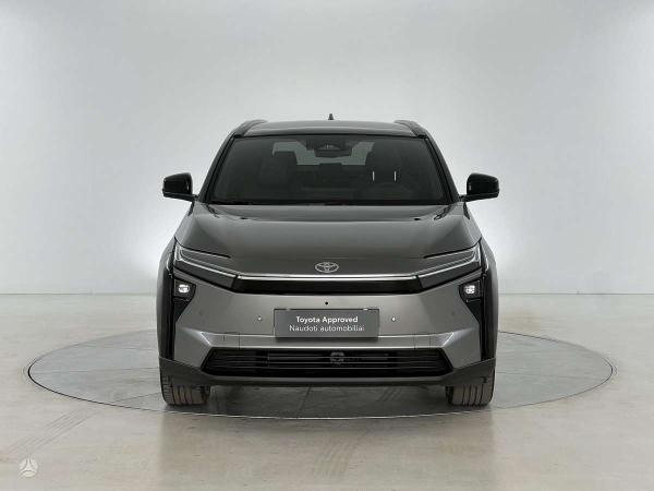 Grey Toyota bZ4X 2025 in Vilnius, with an engine capacity of 0.00 L and mileage of 2 thousand km for 42990 €, photo 5 on AUTOMOTO.COM.LV