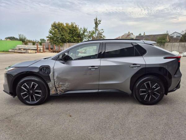 Pelēks Toyota bZ4X 2026 Mažeikiai, ar dzinēja tilpumu 0.00 L un nobraukumu 19 tūkst. km par 32800 €, foto 6 vietnē AUTOMOTO.COM.LV