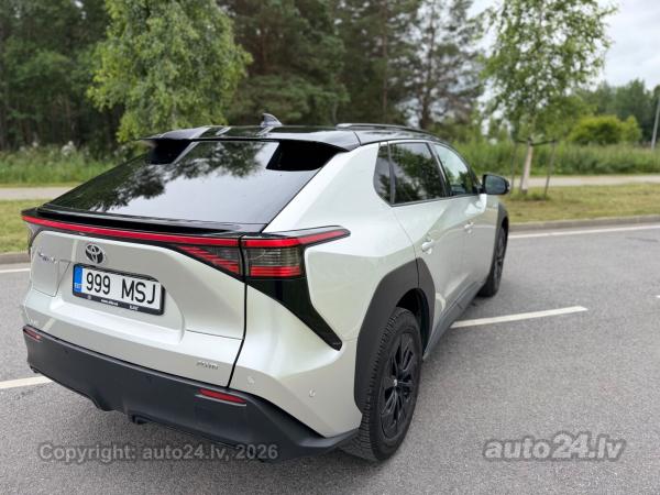 Pelēks Toyota bZ4X 2023 Tallina, ar dzinēja tilpumu 0.00 L un nobraukumu 79 tūkst. km par 37500 €, foto 5 vietnē AUTOMOTO.COM.LV