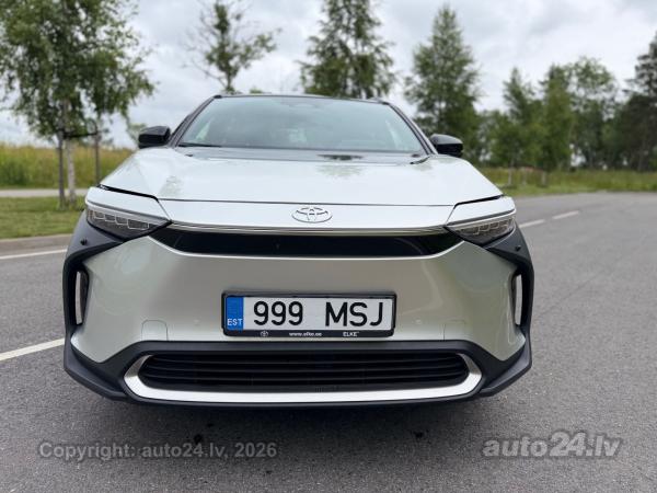 Pelēks Toyota bZ4X 2023 Tallina, ar dzinēja tilpumu 0.00 L un nobraukumu 79 tūkst. km par 37500 €, foto 8 vietnē AUTOMOTO.COM.LV