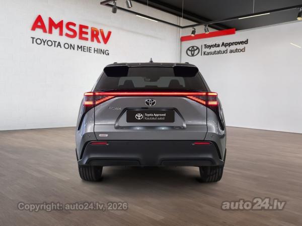 Pelēks Toyota bZ4X 2025 Tallina, ar dzinēja tilpumu 0.00 L un nobraukumu 11 tūkst. km par 38590 €, foto 4 vietnē AUTOMOTO.COM.LV