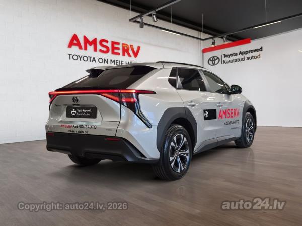 Тойота БЗ4Х 2025 в Таллин на AUTOMOTO.COM.LV Серый Тойота БЗ4Х 2025 в Таллин, объемом двигателя 0.00 л и пробегом 12 тыс. км за 39990 €, фото 3 на AUTOMOTO.COM.LV