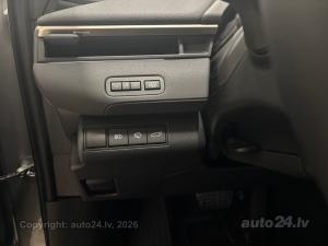 Pelēks Toyota bZ4X 2026 Kuresāre, ar dzinēja tilpumu 0.00 L un nobraukumu 0 tūkst. km par 45950 €, foto 11 vietnē AUTOMOTO.COM.LV