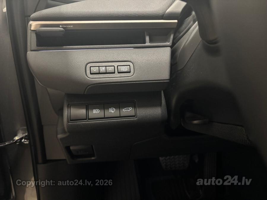 Pelēks Toyota bZ4X 2026 Kuresāre, ar dzinēja tilpumu 0.00 L un nobraukumu 0 tūkst. km par 45950 €, foto 11 vietnē AUTOMOTO.COM.LV