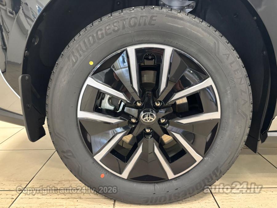 Pelēks Toyota bZ4X 2026 Kuresāre, ar dzinēja tilpumu 0.00 L un nobraukumu 0 tūkst. km par 45950 €, foto 17 vietnē AUTOMOTO.COM.LV