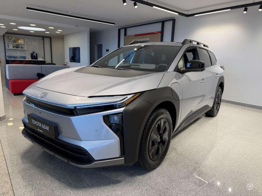 Pelēks Toyota bZ4X 2026 Šauļi, ar dzinēja tilpumu 0.00 L un nobraukumu 0 tūkst. km par 44150 €, foto 1 vietnē AUTOMOTO.COM.LV