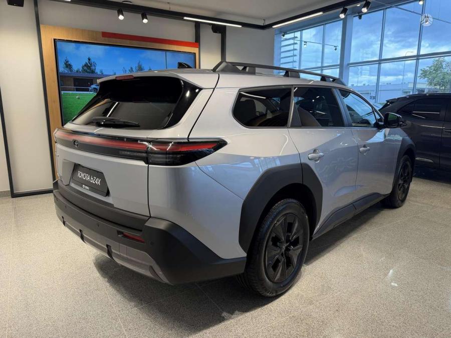 Pelēks Toyota bZ4X 2026 Šauļi, ar dzinēja tilpumu 0.00 L un nobraukumu 0 tūkst. km par 44150 €, foto 5 vietnē AUTOMOTO.COM.LV