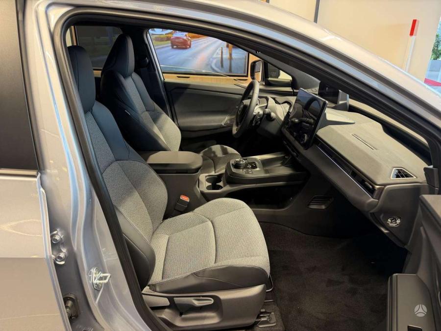 Pelēks Toyota bZ4X 2026 Šauļi, ar dzinēja tilpumu 0.00 L un nobraukumu 0 tūkst. km par 44150 €, foto 10 vietnē AUTOMOTO.COM.LV
