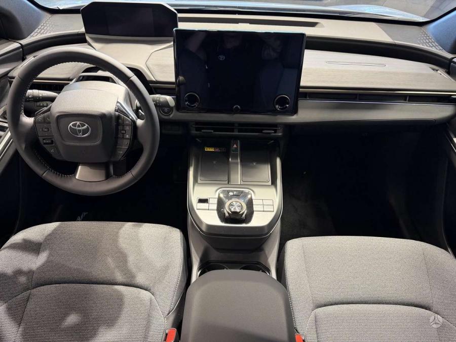 Pelēks Toyota bZ4X 2026 Šauļi, ar dzinēja tilpumu 0.00 L un nobraukumu 0 tūkst. km par 44150 €, foto 11 vietnē AUTOMOTO.COM.LV
