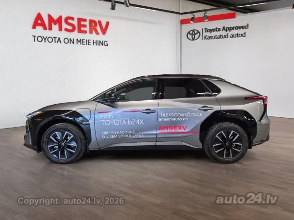 Pelēks Toyota bZ4X 2026 Tallina, ar dzinēja tilpumu 0.00 L un nobraukumu 14 tūkst. km par 46990 €, foto 4 vietnē AUTOMOTO.COM.LV