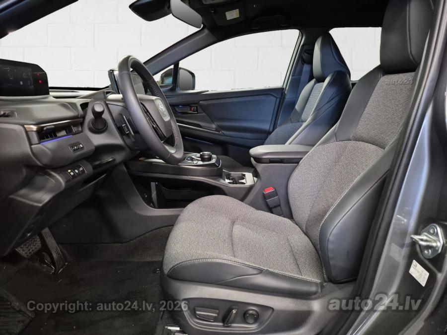 Pelēks Toyota bZ4X 2026 Tallina, ar dzinēja tilpumu 0.00 L un nobraukumu 14 tūkst. km par 46990 €, foto 12 vietnē AUTOMOTO.COM.LV